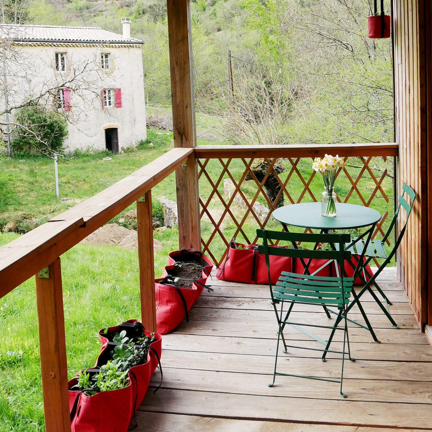 Designer and flexible balcony, window & balustrade planter | Bacsac®